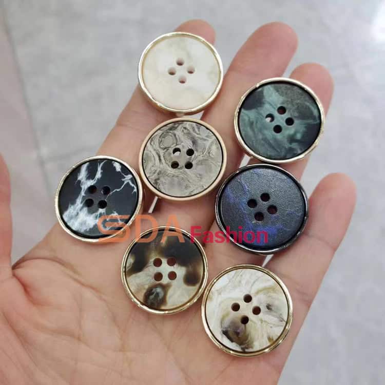 New design resin combined button - SDA Fashion